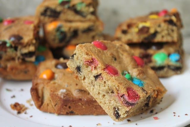 Oreo & M&M Cookie Bars Recipe - M&M Oreo Slice Recipe - Yummy Tummy