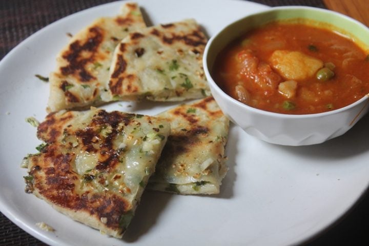 Cheese Garlic Kulcha Recipe - Garlic & Cheese Stuffed Kulcha Recipe