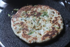 Cheese Garlic Kulcha Recipe - Garlic & Cheese Stuffed Kulcha Recipe