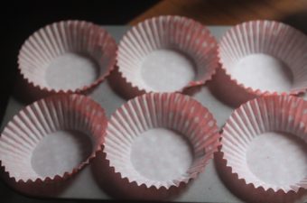 Eggless Butterscotch Cupcakes Recipe | Whipped Cream Frosting