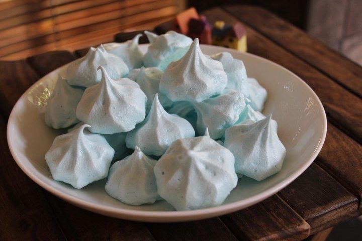 Mint Meringue Cookies Recipe - Mint Kisses Recipe - Yummy Tummy