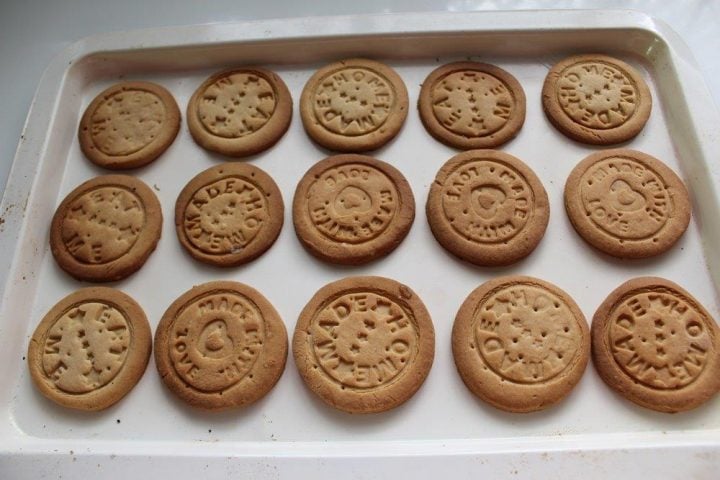 Easy Homemade Digestive Biscuits Recipe - Yummy Tummy