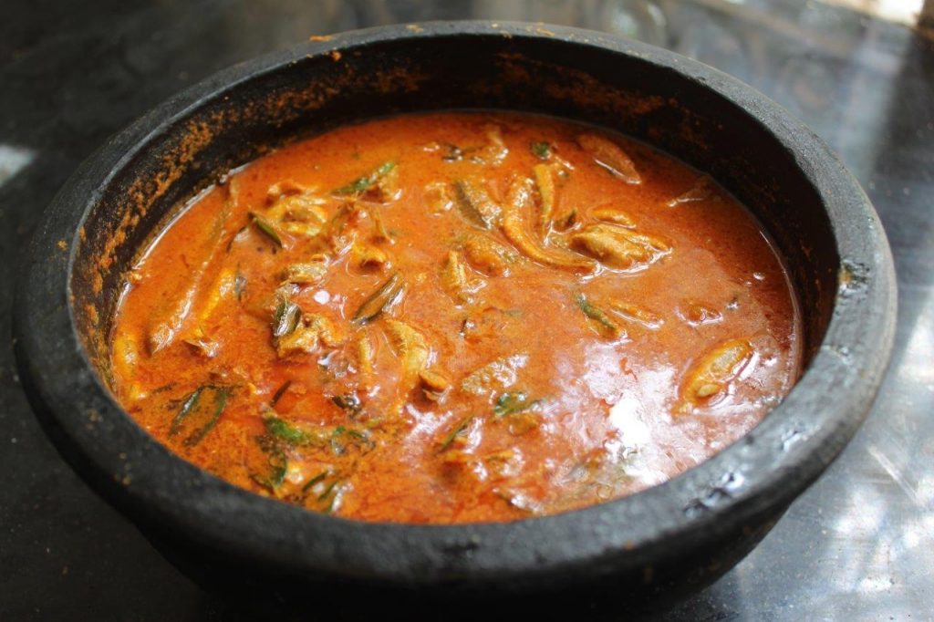 Nethili Meen Kuzhambu Recipe - Anchovies Curry - Yummy Tummy