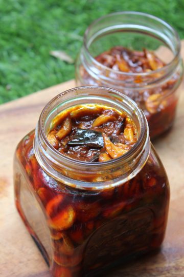 Garlic Pickle Recipe | Poondu Oorugai Recipe | Lehsun Achaar