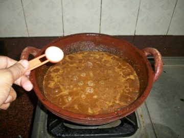 Ulli Theeyal Recipe | Kerala Ulli Curry Recipe