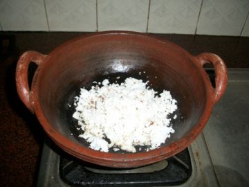 Ulli Theeyal Recipe | Kerala Ulli Curry Recipe