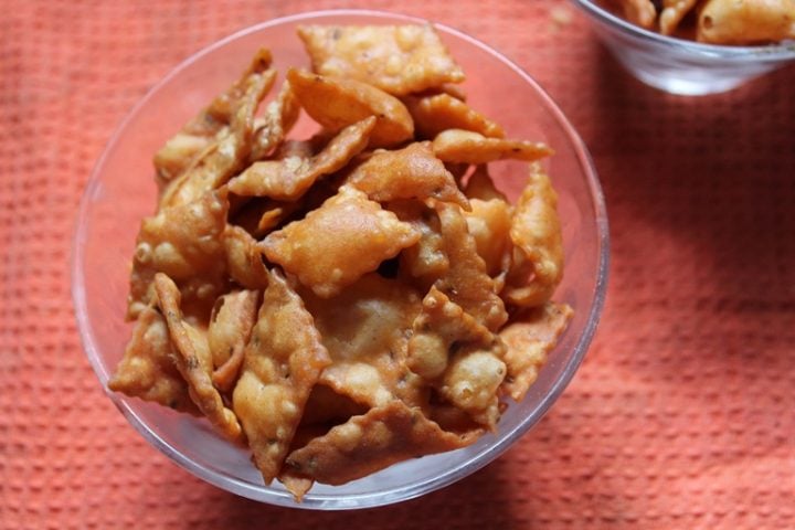 Spicy Diamond Cuts Recipe (Maida Khara Biscuits)