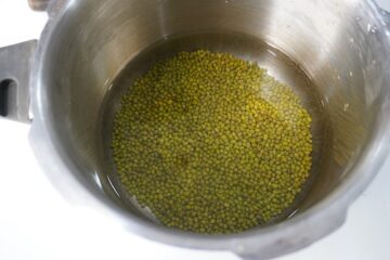 Sweet Bean Mochi Recipe (Mochi with Sweet Bean Filling)